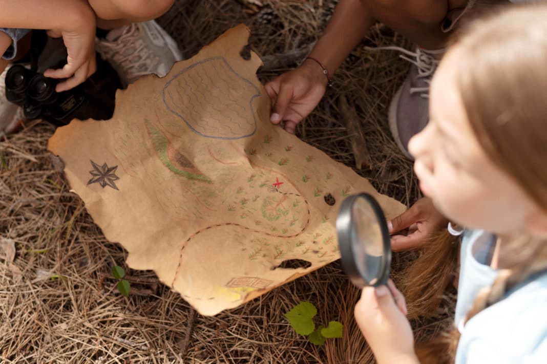 Comment organiser une chasse au trésor à la maison - Cap-eveil